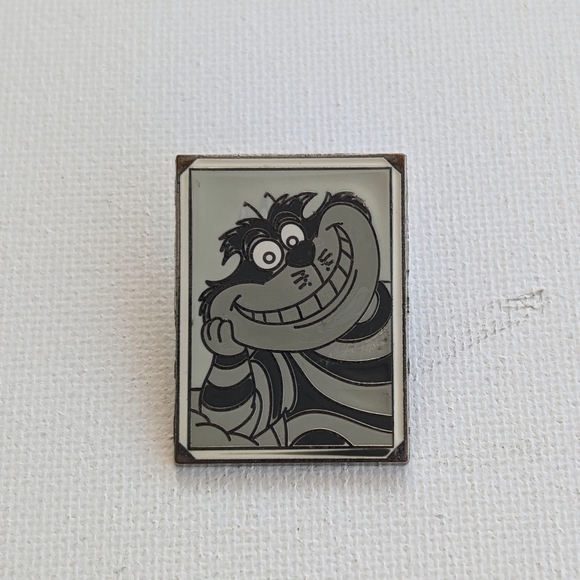 Disney | Accessories | Pwp Series Black And White Snapshot Cheshire Cat ...